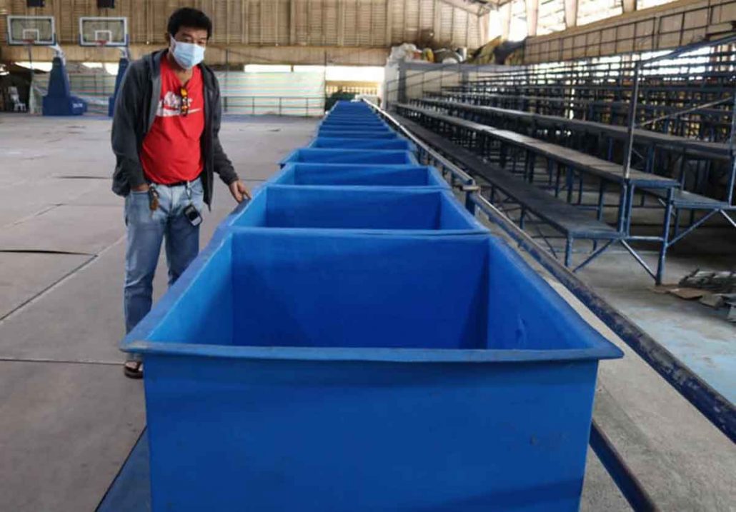 BFAR 6 grants fiberglass tubs to 22 dried fish operators in Roxas City