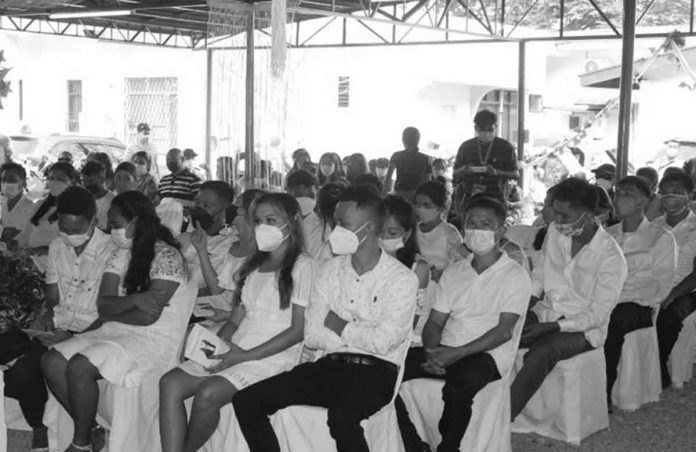 93 couples tie the knot in free civil mass weddings