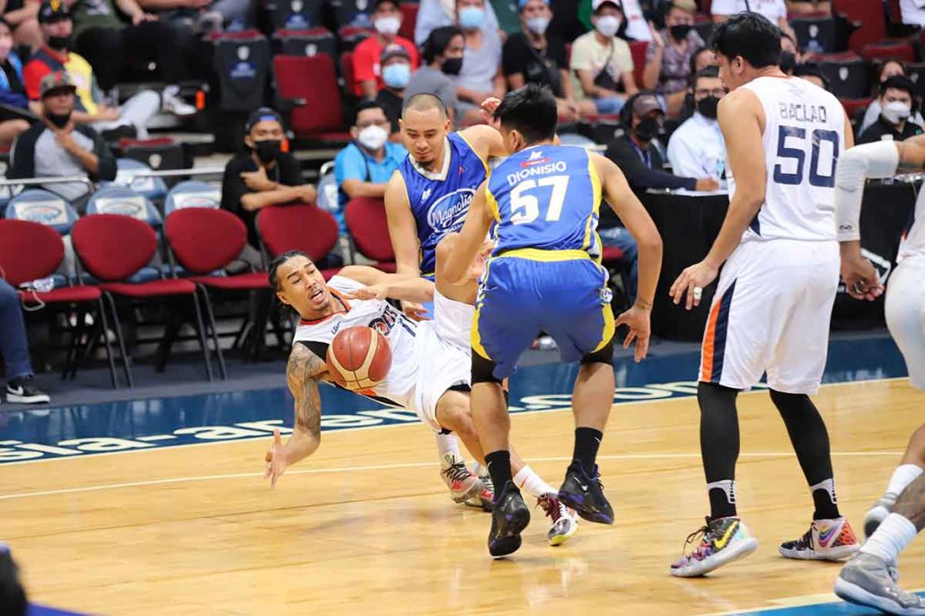 Meralco prevails over Magnolia in Game 2; PBA semis tied at 1-1