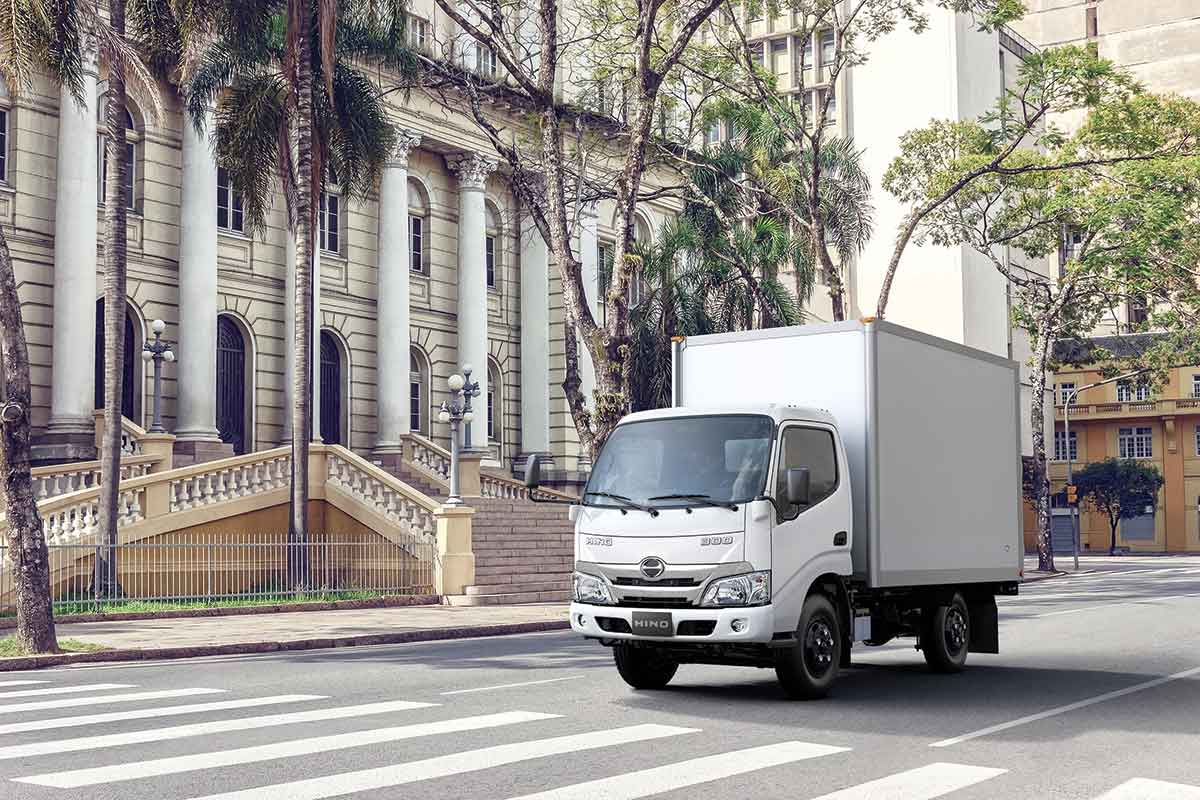 Drive easy with the new Hino 300 fully automatic truck