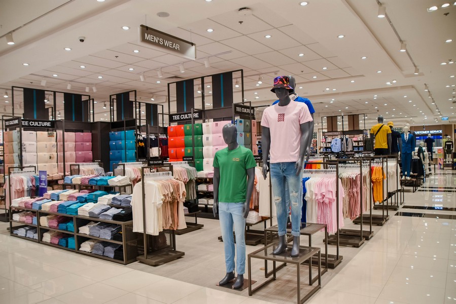 The SM Store Roxas opens