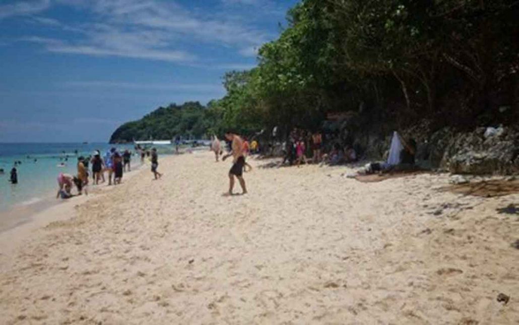DENR reviewing Boracay’s 19,215 daily carrying capacity