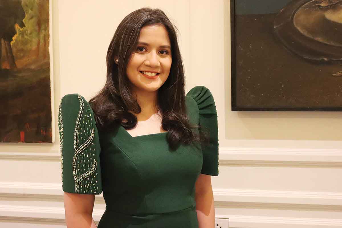 Camille Villar and the Ilongga in her