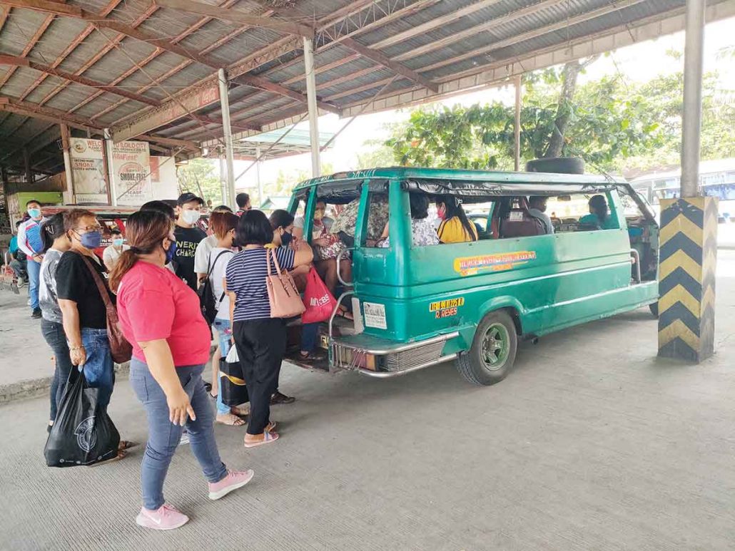 Prov’l jeepneys can enter Iloilo City but only to deliver agri products