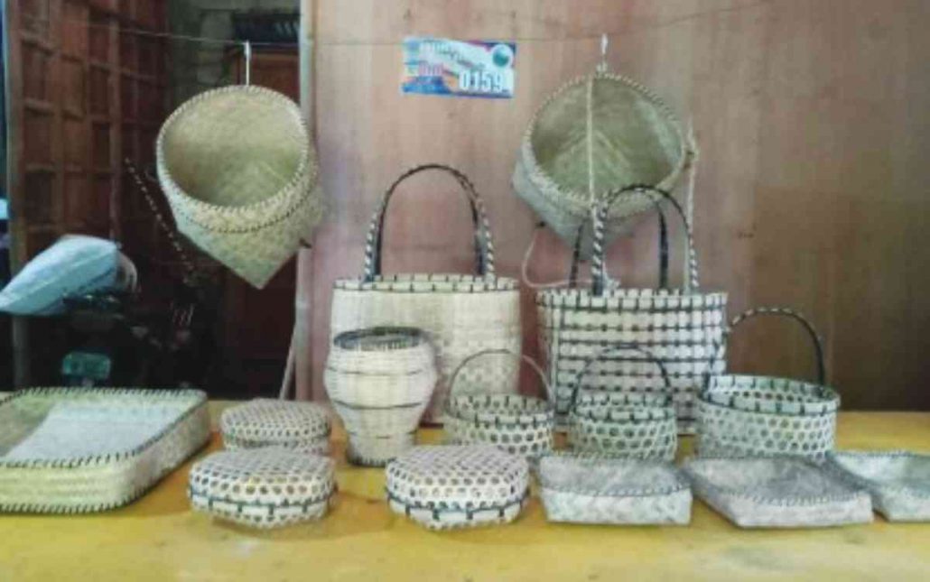 Antique bamboo craftsmen double income with free showroom