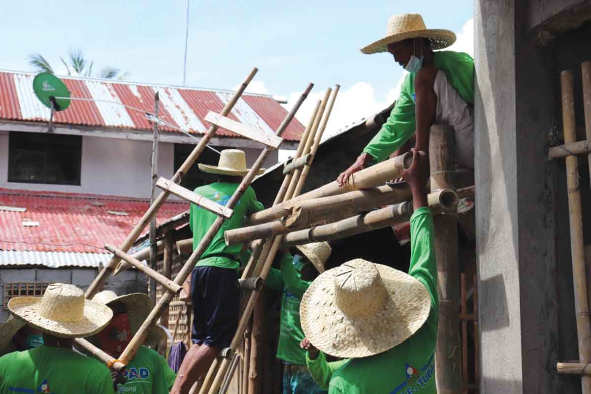 TUPAD beneficiaries rebuild senior citizen’s home