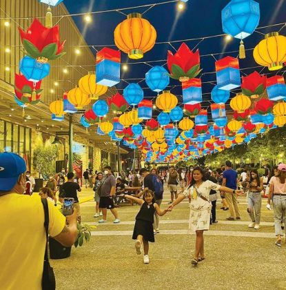 Brightest, Most Exciting Christmas Lights Up at Iloilo Business Park