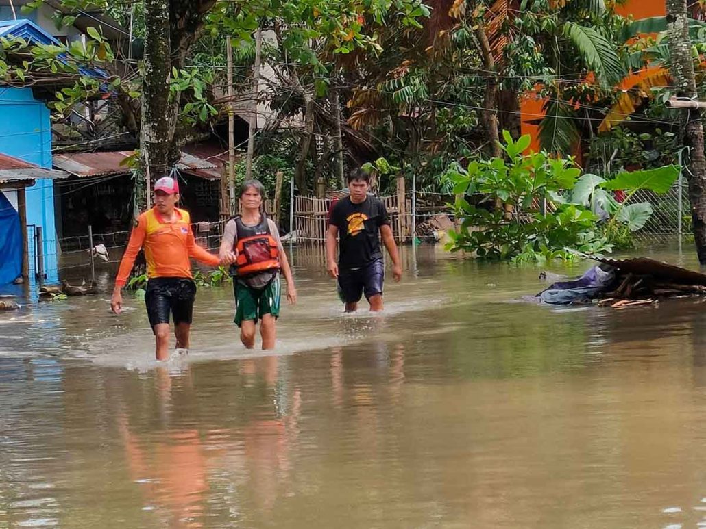Flood hits 18 Oton barangays