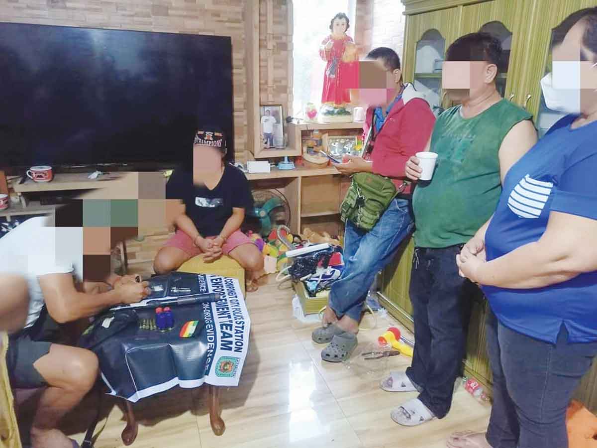 Shotgun, ‘shabu’ seized in La Carlota raid