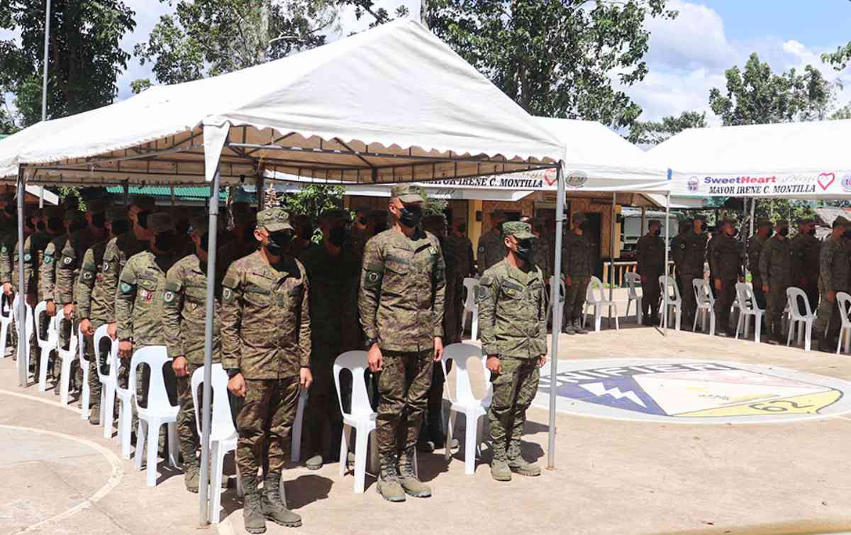 43 soldiers, 11 CAFGUs in NegOcc receive merit