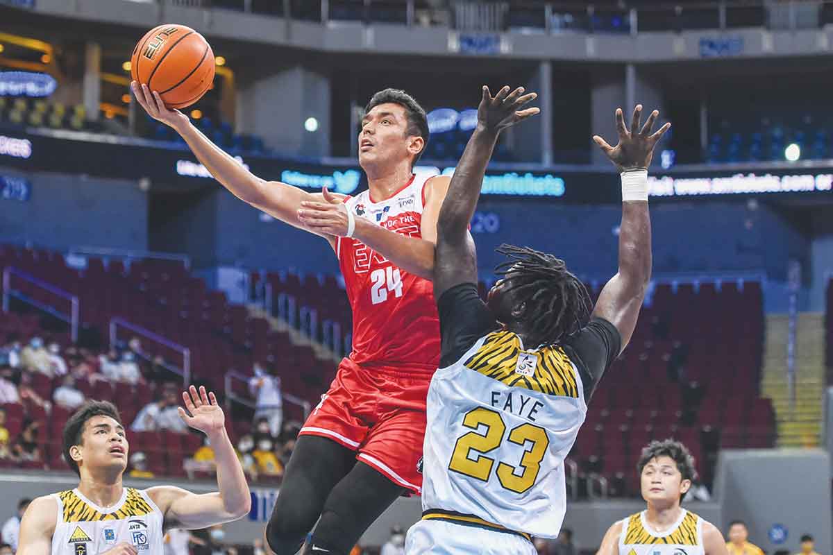 UE dominates UST in UAAP men’s basketball