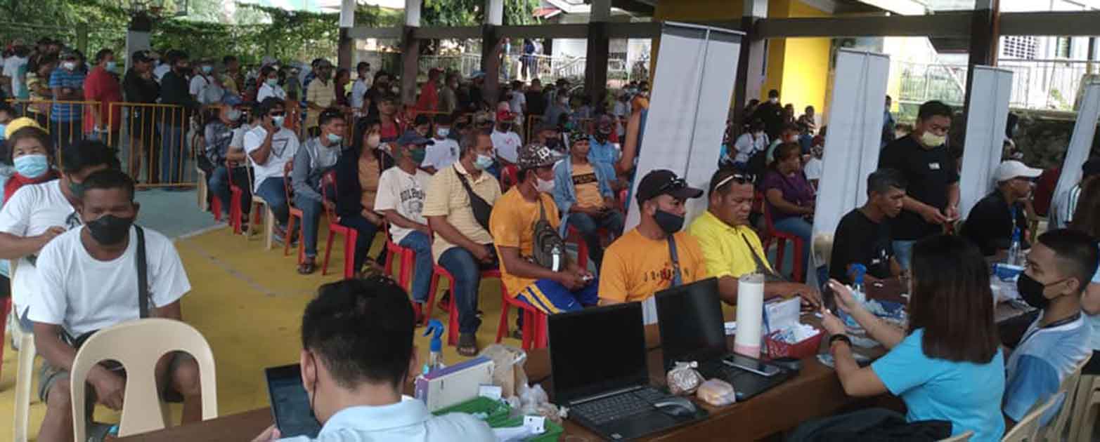 1,136 Buenavista rice farmers get financial assistance
