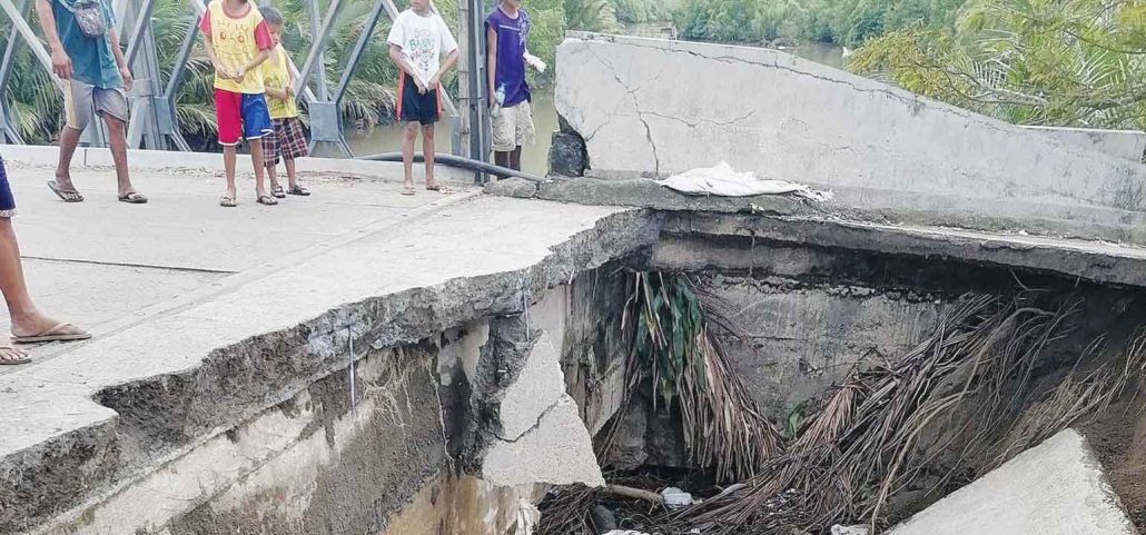 Hamtic bridge approach collapses