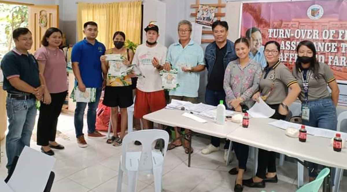 Leganes swine raisers get P373K financial aid