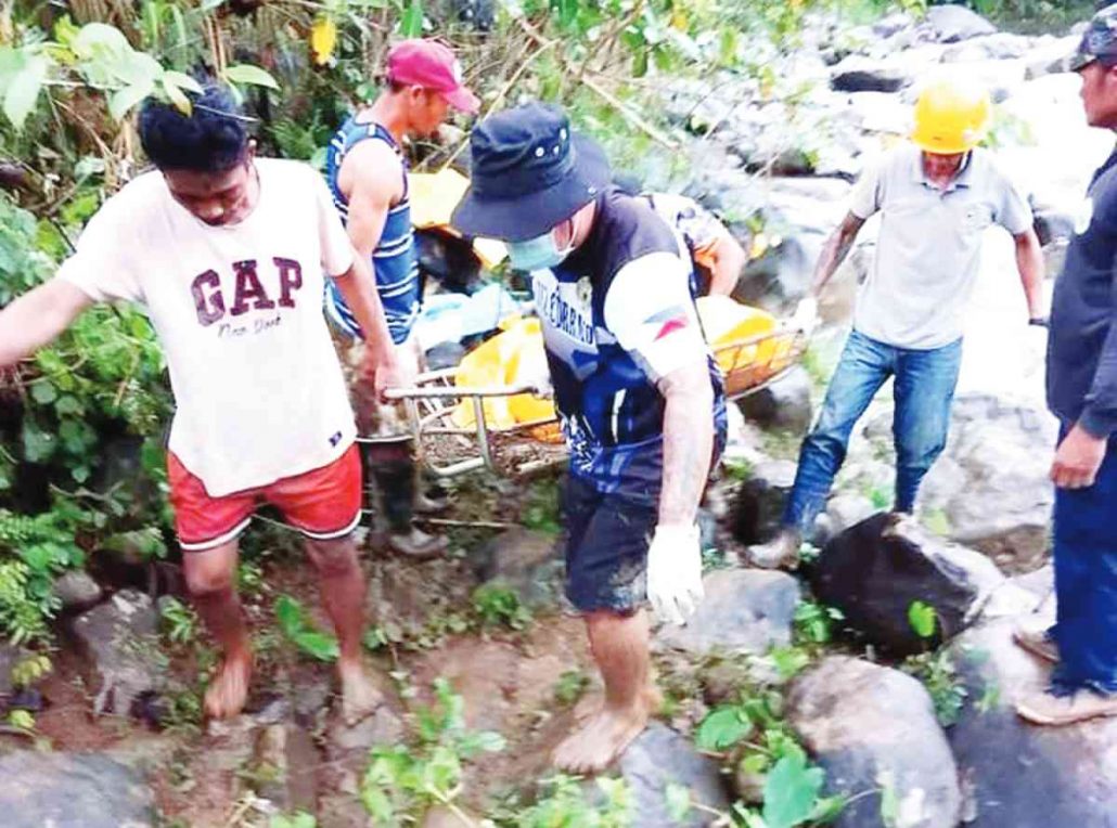 Senior citizen drowns crossing river
