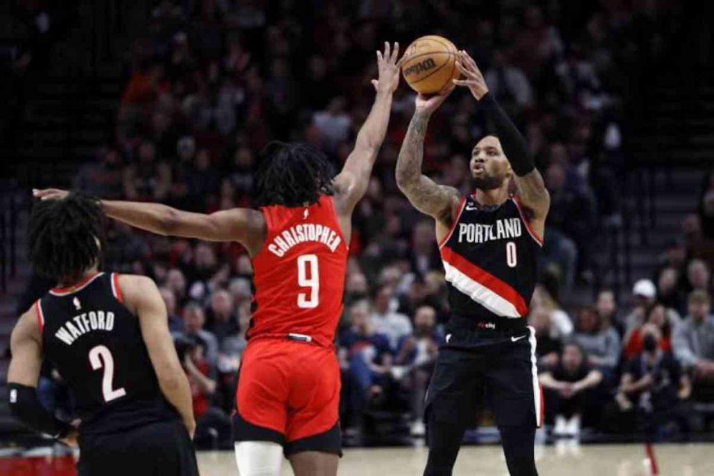 Lillard Erupts for 71, Portland beats Houston