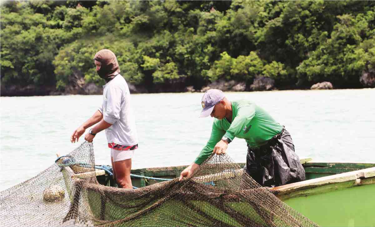 Roxas City mulls regulating ‘lambaklad’ fishing