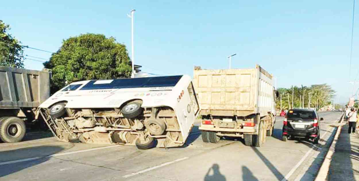 Modern jeep turns on its side, injures 12