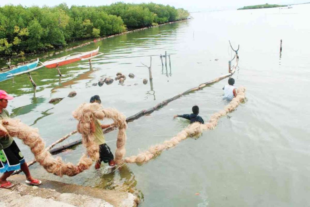 Caluya LGU: We need materials for oil spill boom