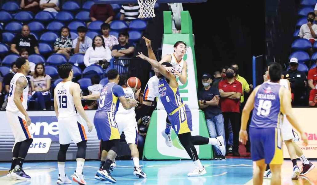 Meralco kicks Magnolia out, enters PBA Govs’ Cup semis
