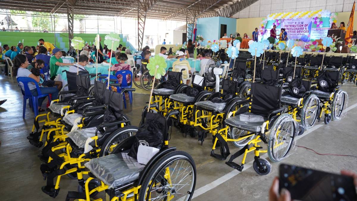 3rd District’s PWDs get wheelchairs, assistive devices