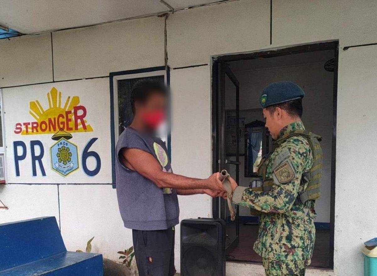 Man surrenders loose firearm