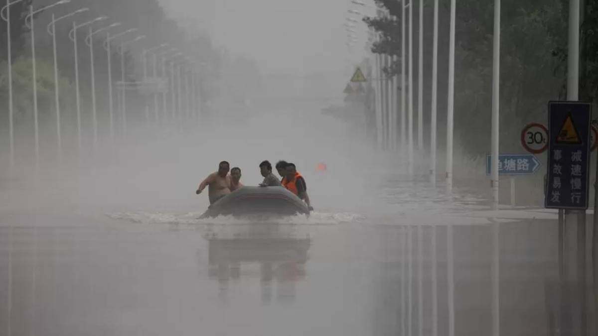 Torrential rains in China kill 10