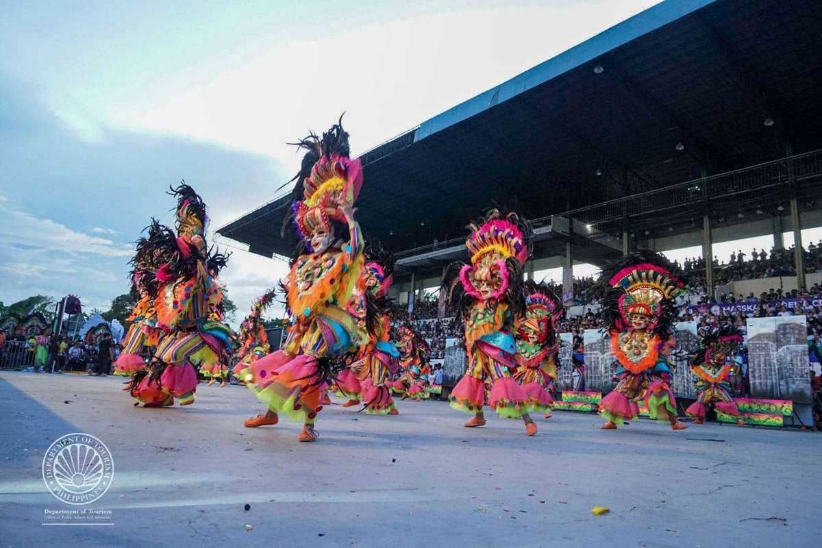 Lacson OKs use of Paglaum complex for MassKara Festival