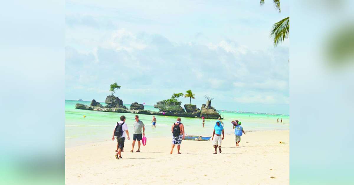 Boracay’s tourist numbers up