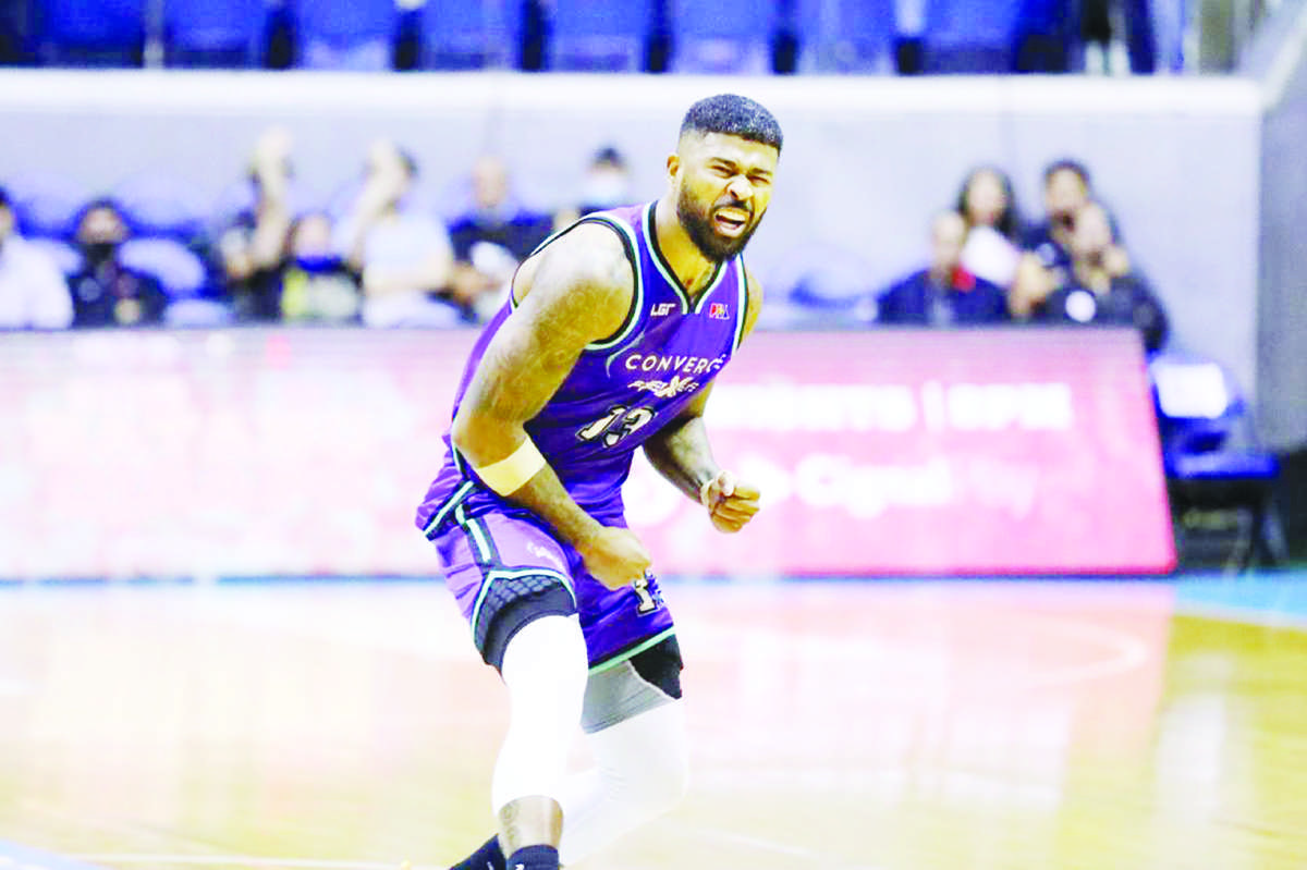 Maverick Ahanmisi signs with Ginebra