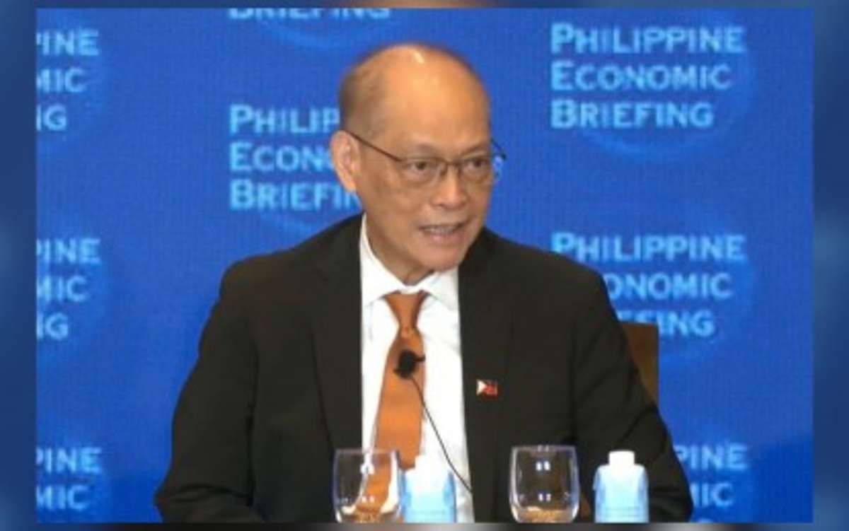 Gov't raises $1.26B from retail dollar bonds 2