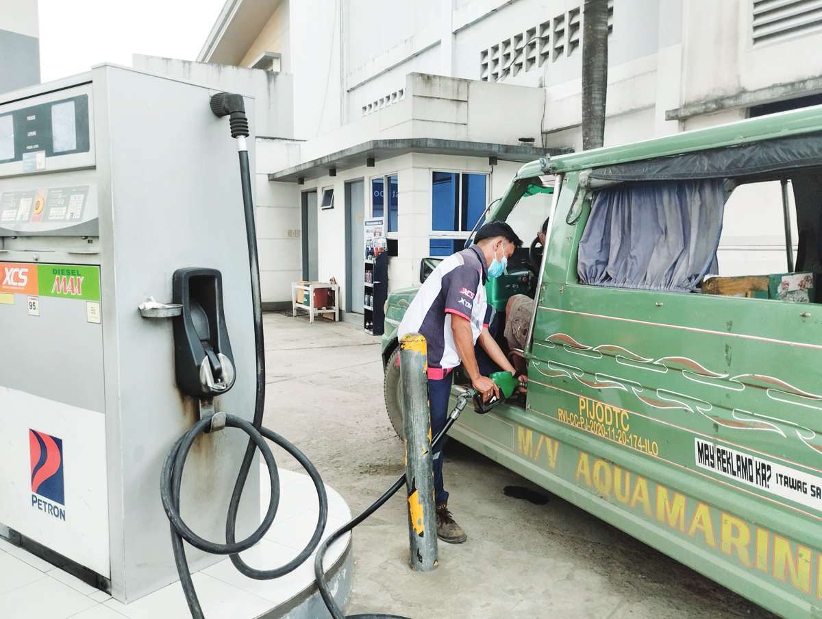 Oil firms roll back fuel prices by up to P3 per liter