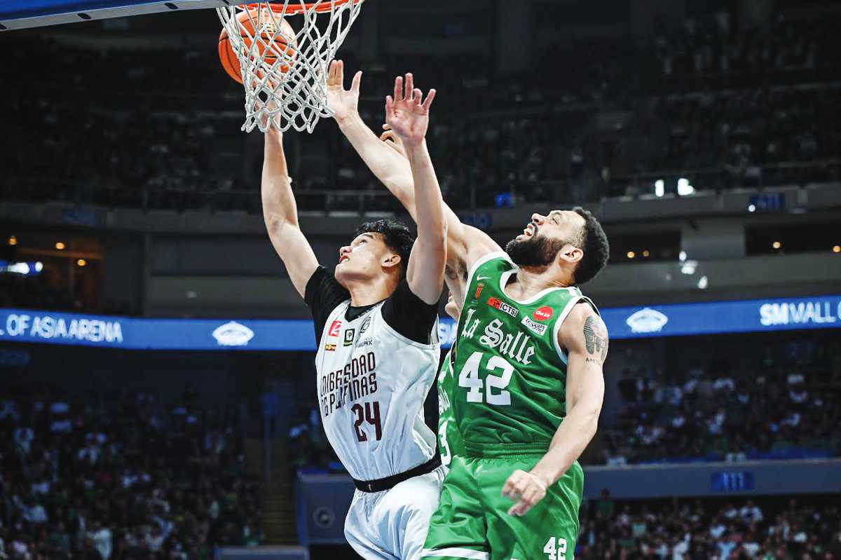 UP smothers DLSU, nears UAAP basketball crown