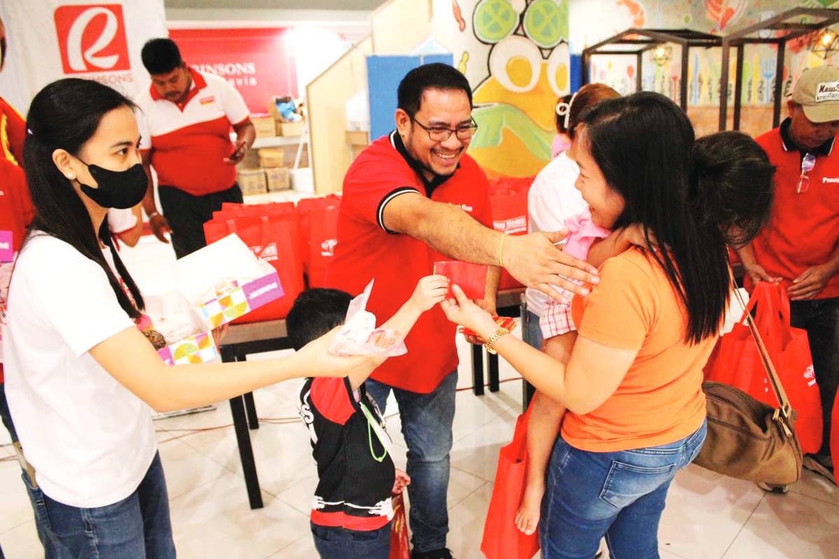DGFFI & Panay News spread joy for a true holiday spirit