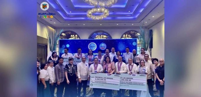 Defensor accepts Iloilo’s 6th SGLG award