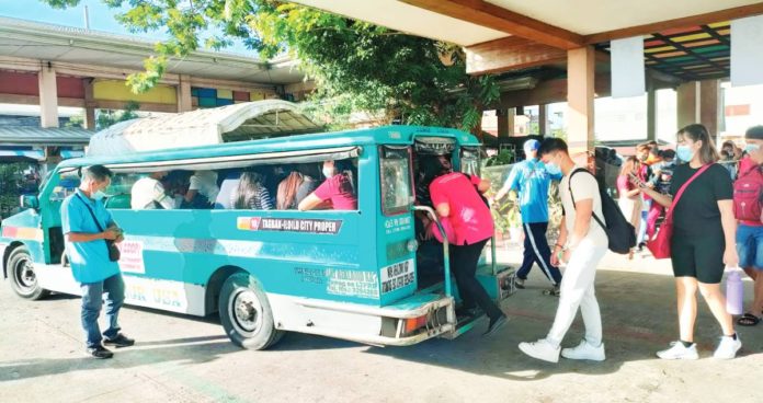 END OF AN ERA: Non-consolidated traditional jeepneys barred from Jan. 2024