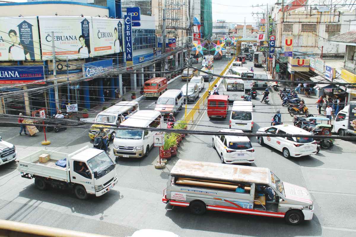 Focus on select routes first on jeep modernization, DOTr urged