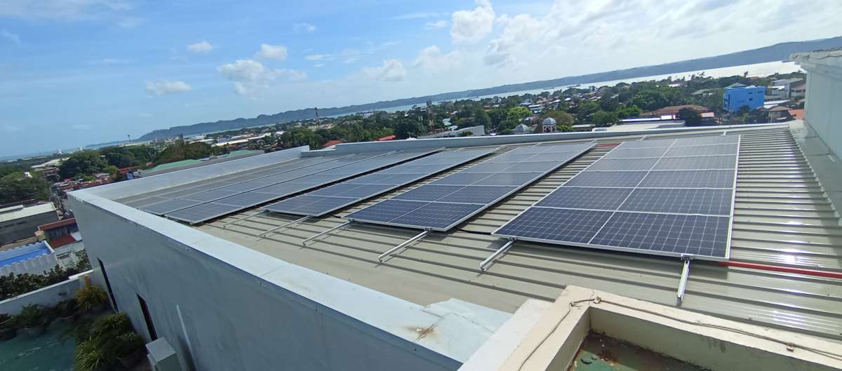 Going green: Iloilo City Hall taps solar power