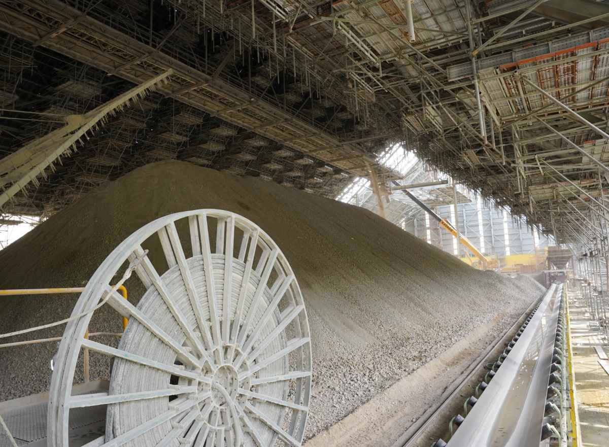 Infrastructure graft weighs down cement demand