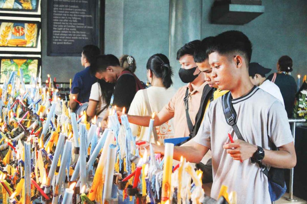 The famous Jaro Candelaria fiesta: Candlelight in the dark