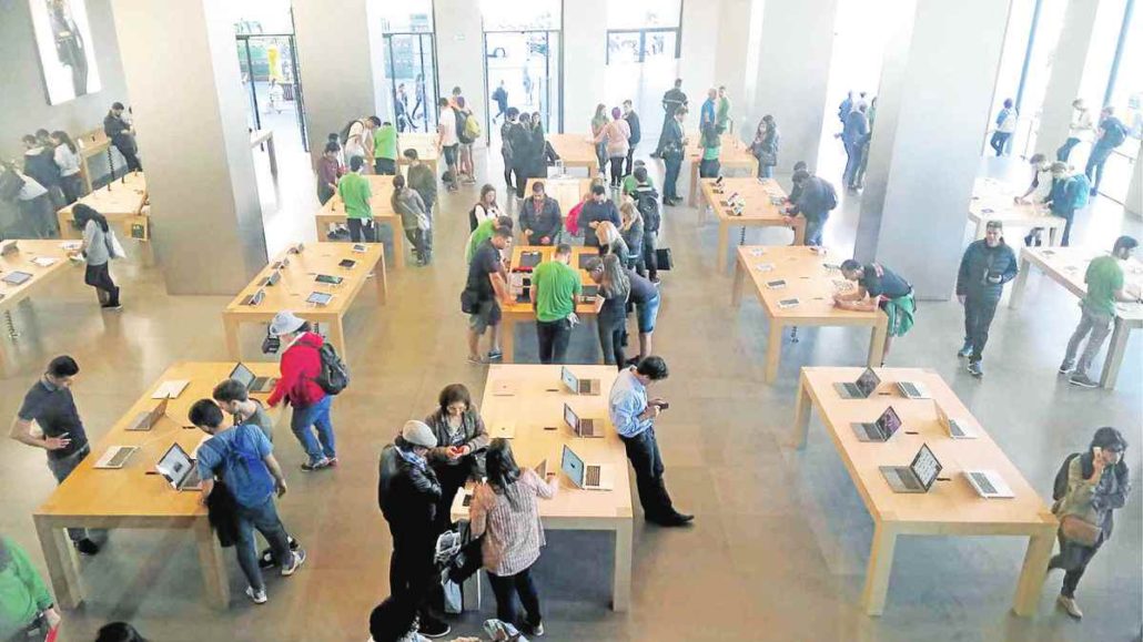 Filipinos spending more on gadgets, luxury