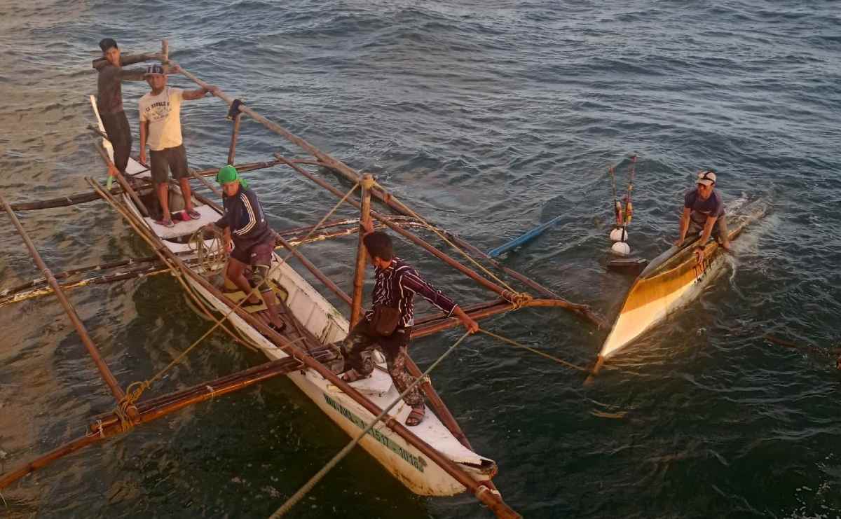 Aklan fisherman rescued after being stranded overnight