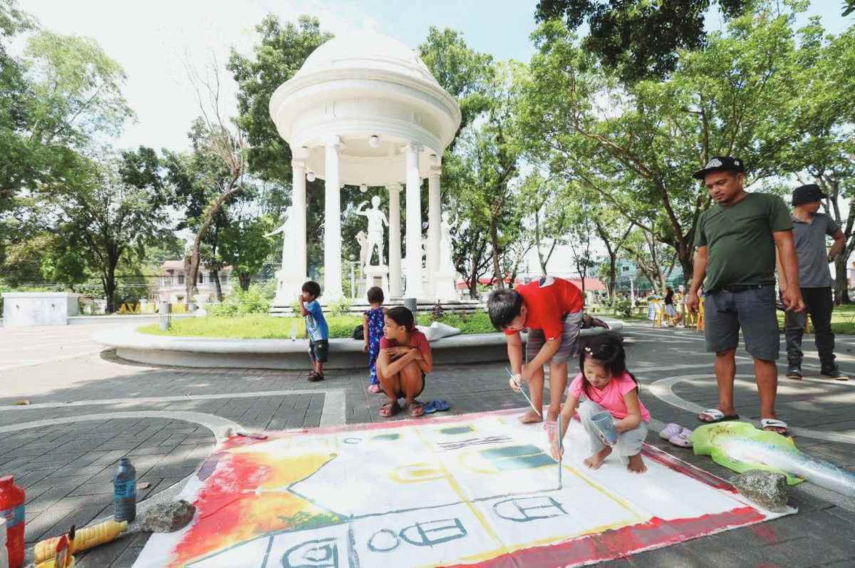 P257-M PLAZA MAKEOVER: Iloilo City reimagines district plazas into ...