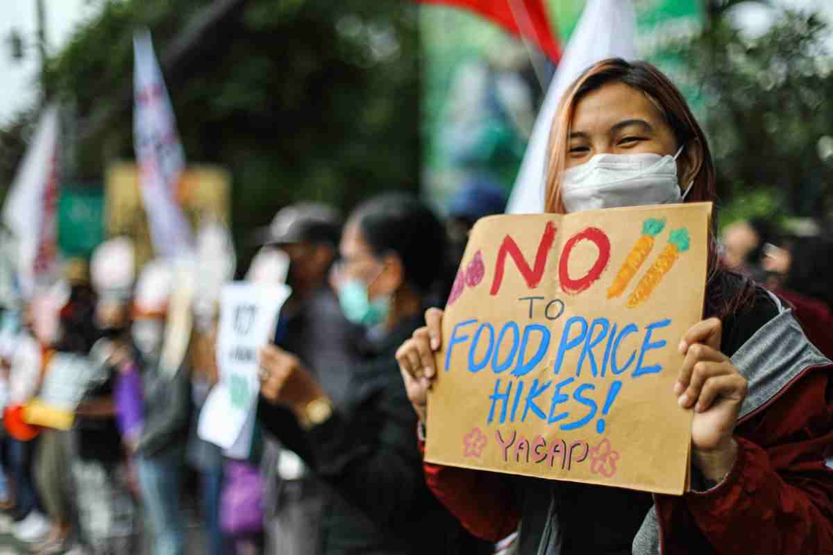 Filipinos unhappy with gov’t's handling of inflation – survey
