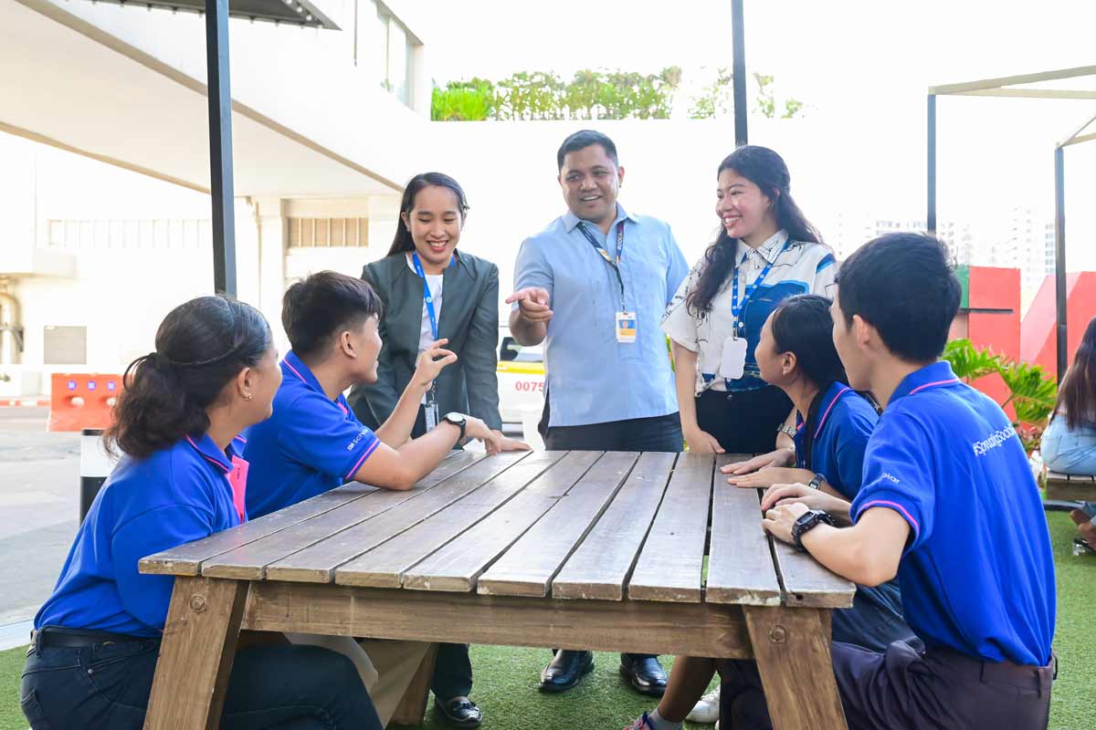 Pathway to prosperity: SM Group empowers scholars for professional success