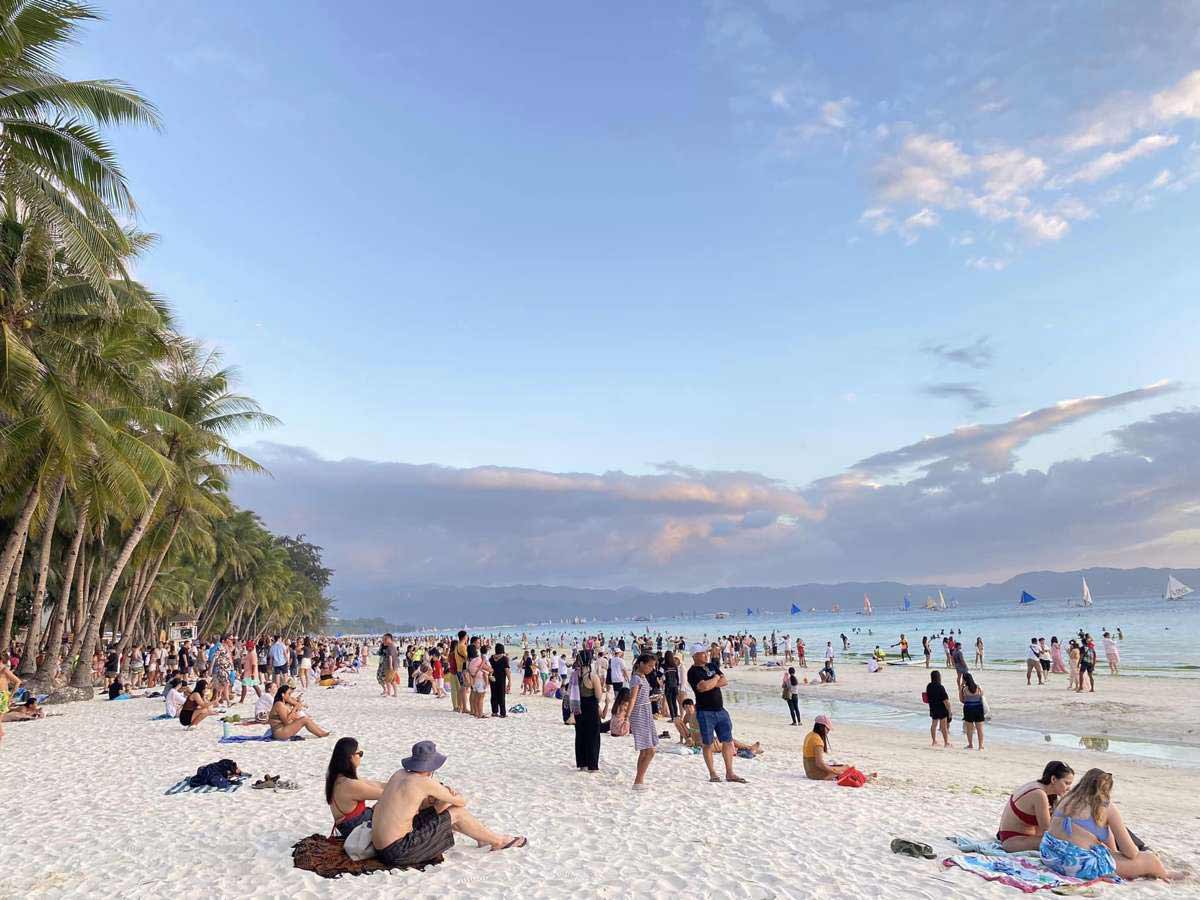 Boracay Island sees over 800,000 tourists in early 2024