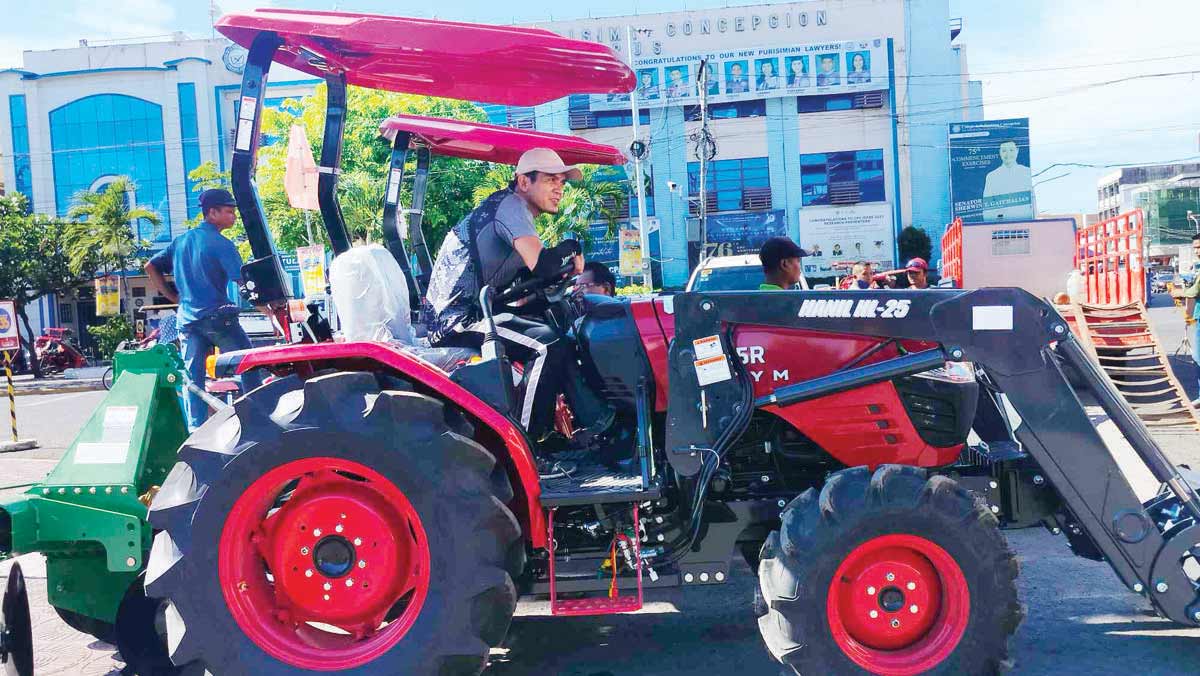 30 farmers associations in Capiz get agri machinery