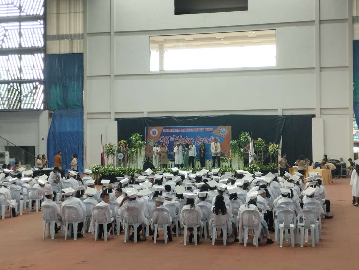 DepEd advises indoor venues for graduation rites amid extreme heat