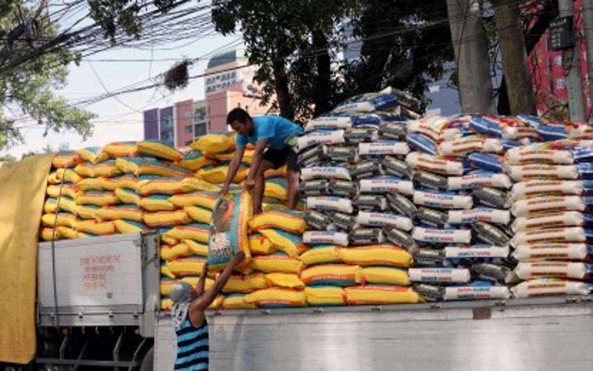Recto proposes lower rice import tariff