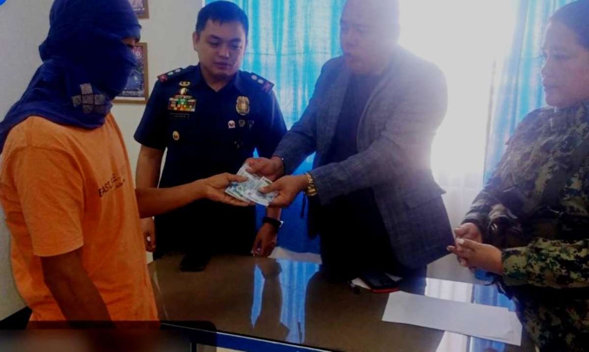 Former rebels, supporters surrender in Capiz